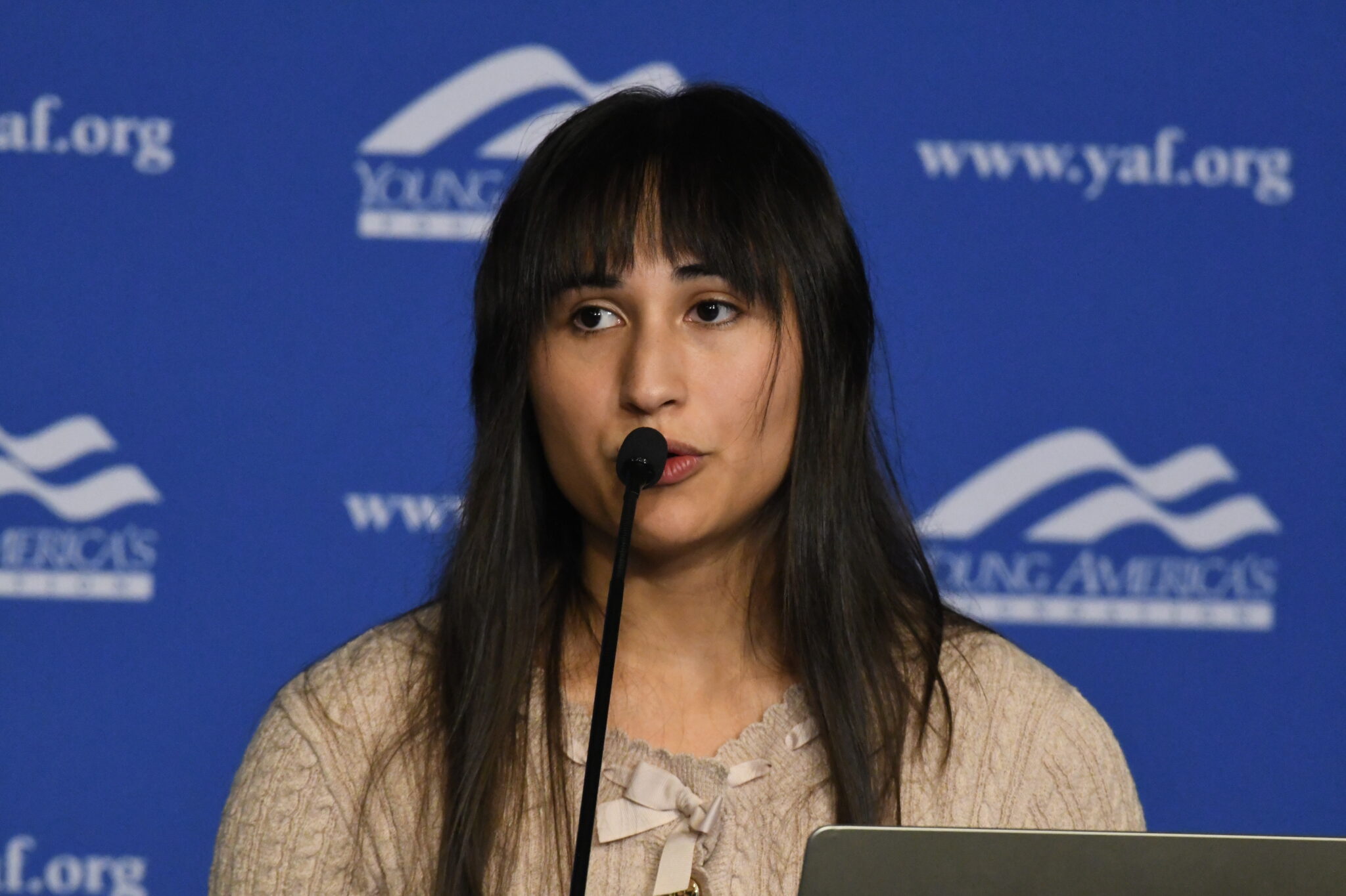 Chloe Cole shares detransition story at University of Iowa amid ...